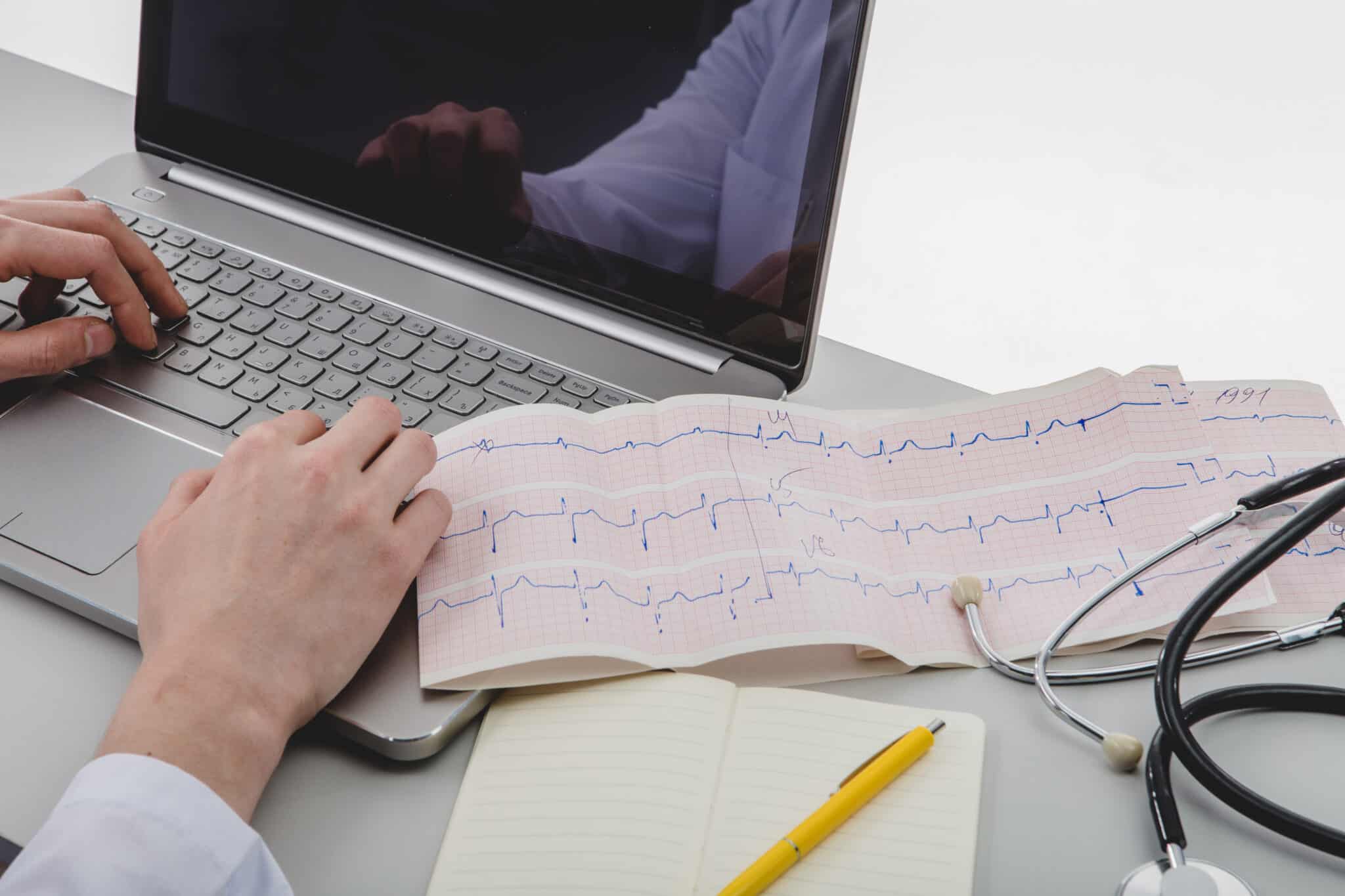 Comment lire un électrocardiogramme (ECG)